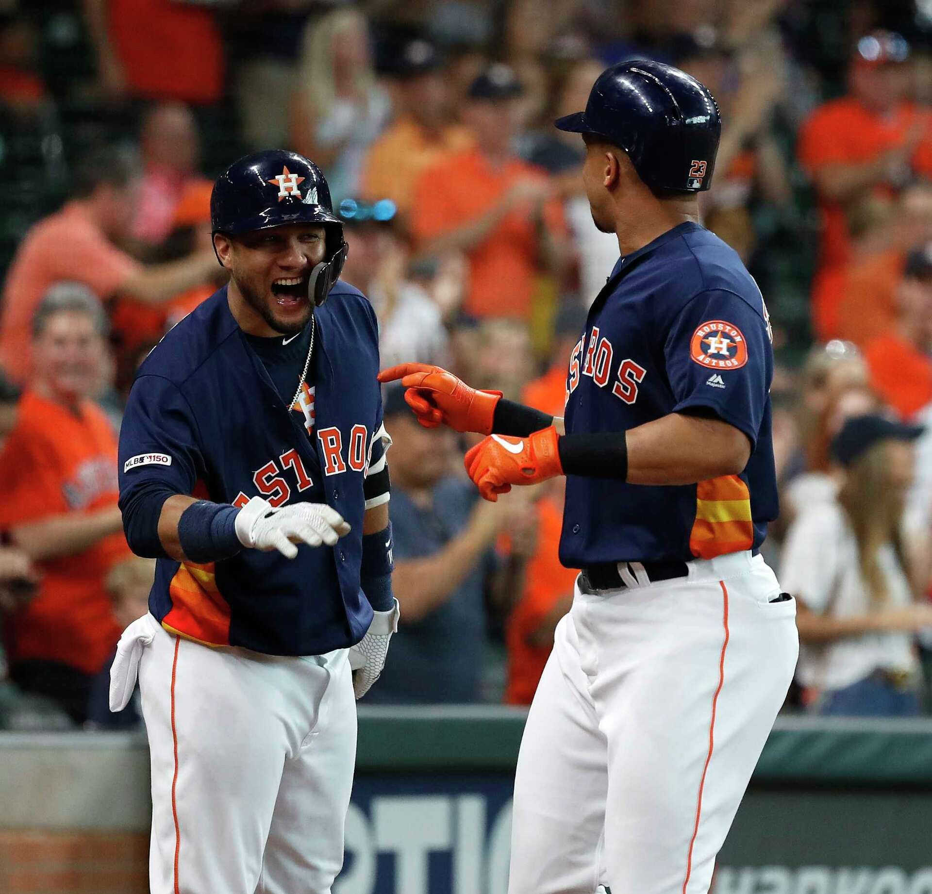 Michael Brantley homers twice, Astros hang on to sweep Rangers