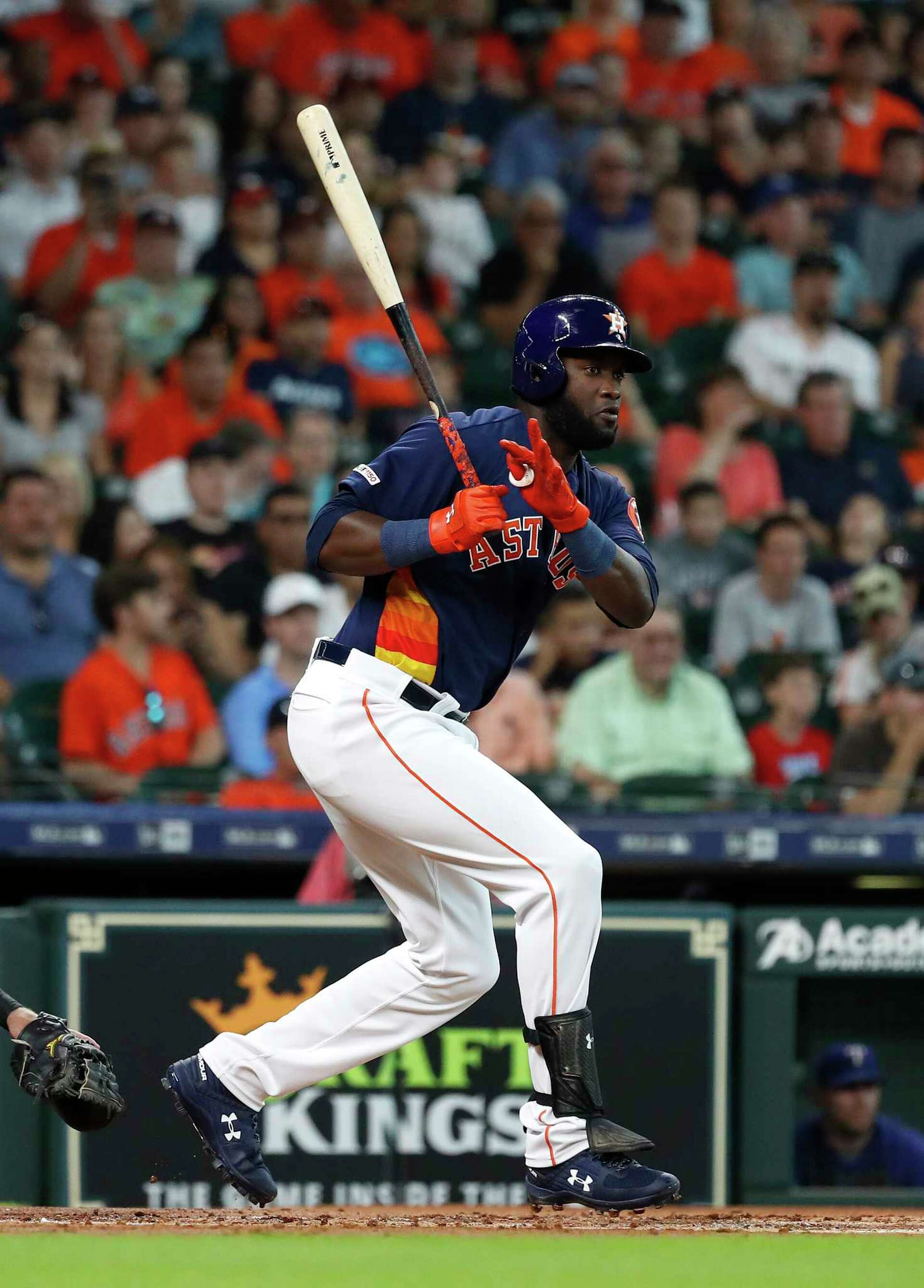 Michael Brantley homers twice, Astros hang on to sweep Rangers