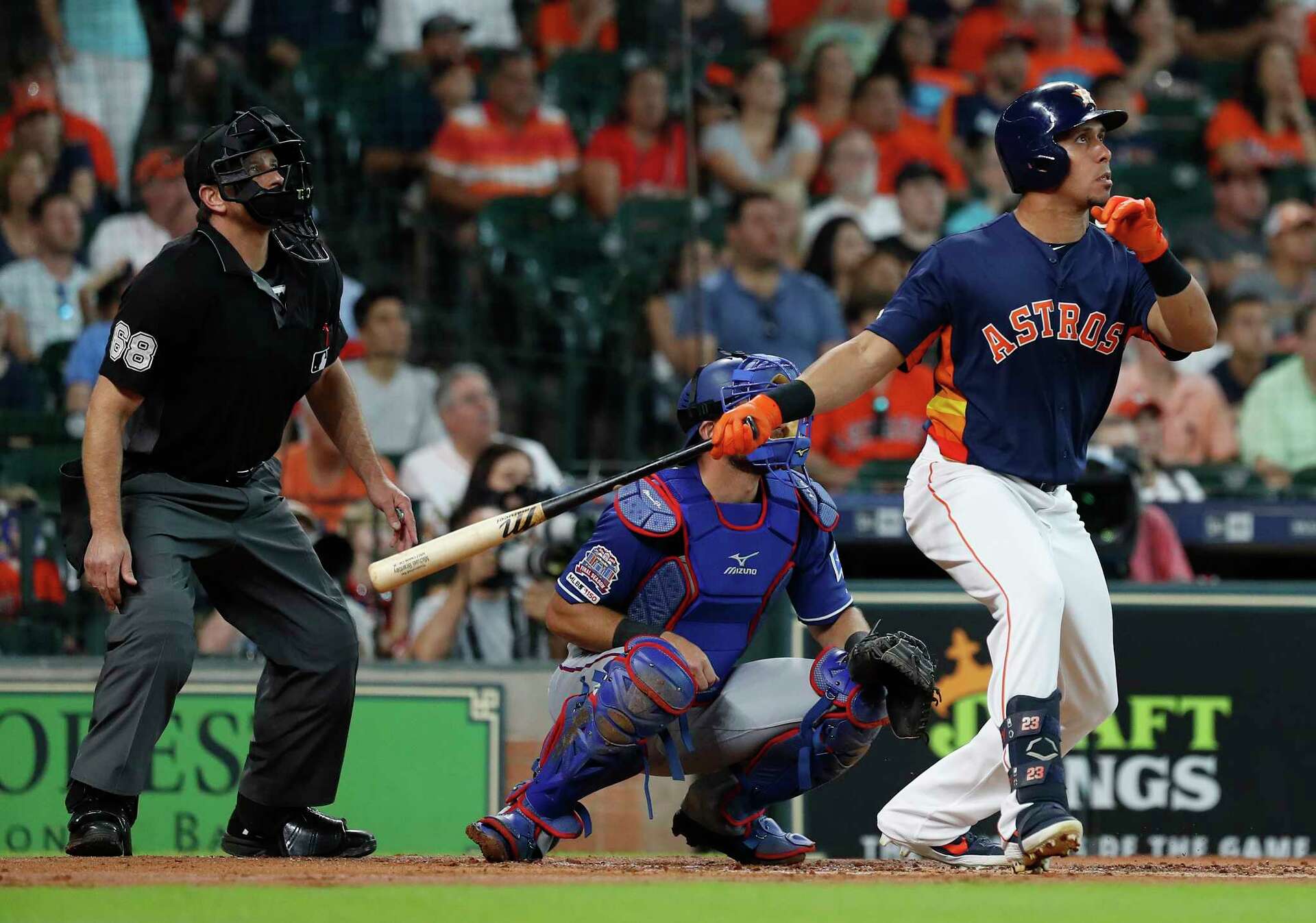 Michael Brantley homers twice, Astros hang on to sweep Rangers