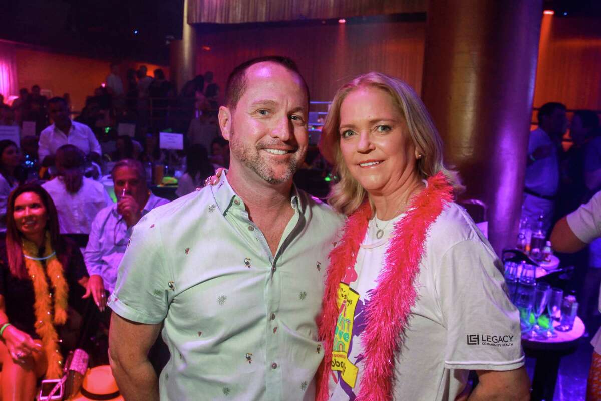 'Spice Girlz' and an Ariana Grande impersonator steal Mint Julep's '80s ...