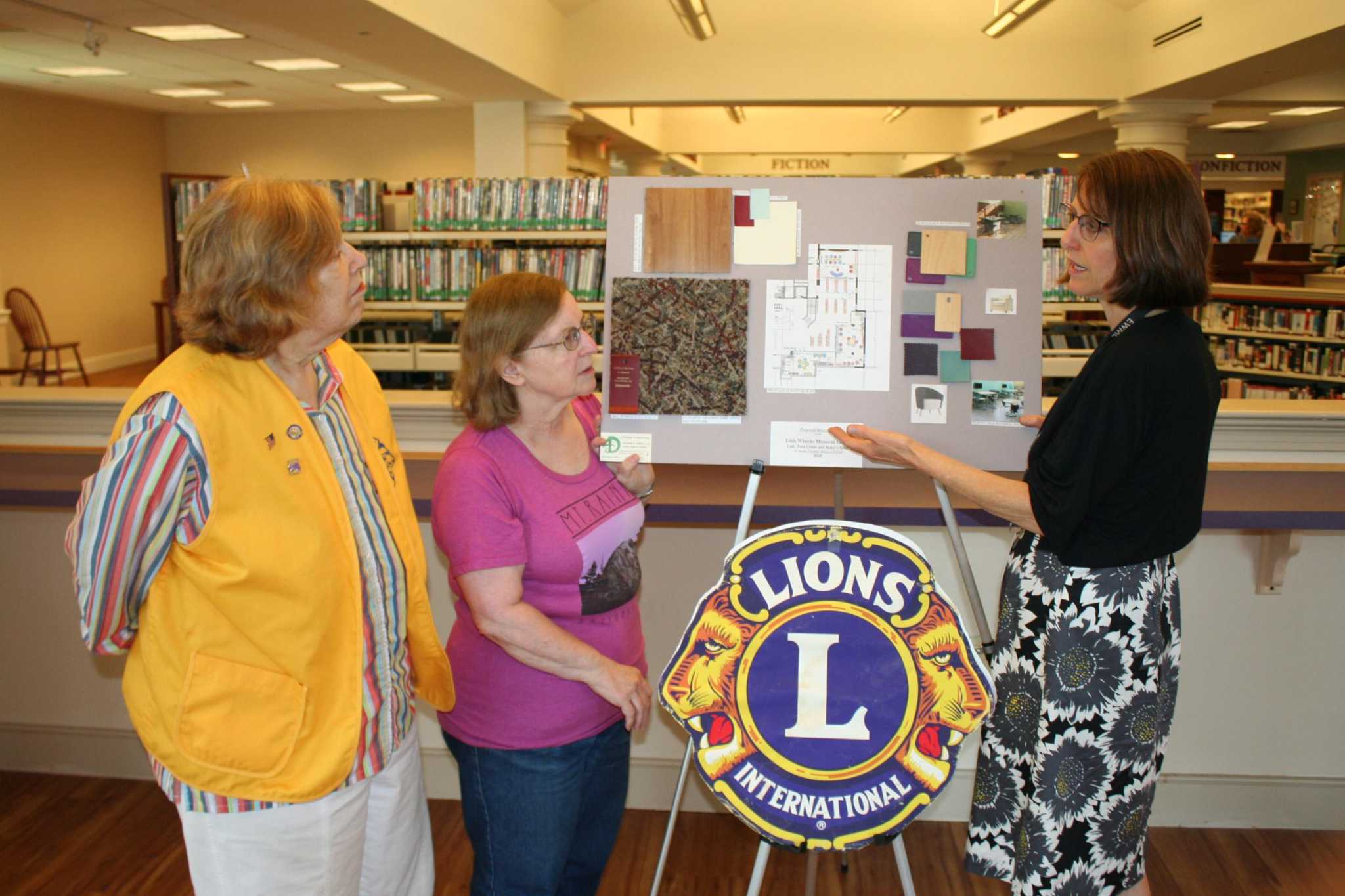 Monroe Lions club makes donation for library project