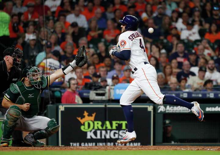 Astros give dominating performance in win over A's