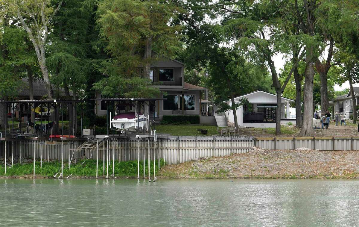 After Lake Dunlap’s dam partially collapsed, researchers count ...