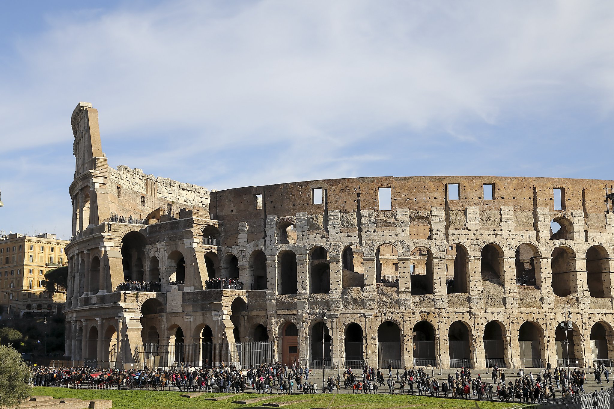 Tourist who defaced Colosseum says he didn't know it was ancient