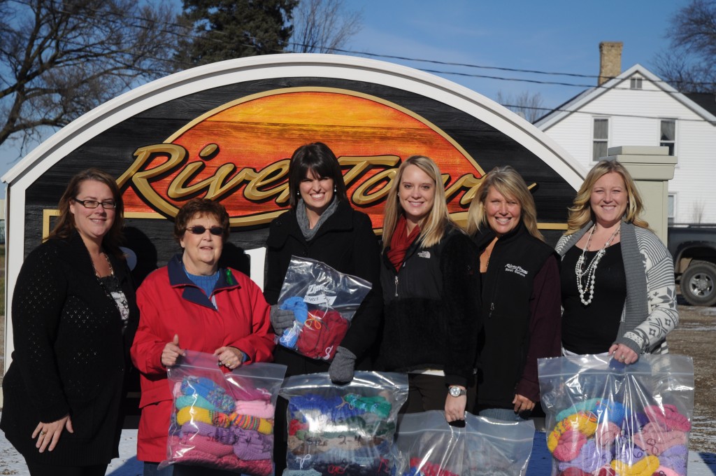 Paris resident knits 100 items for charity