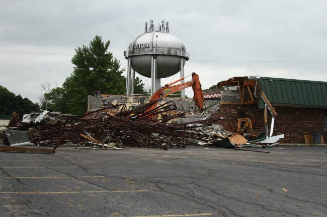 Tearing down the old Big Boy restaurant building