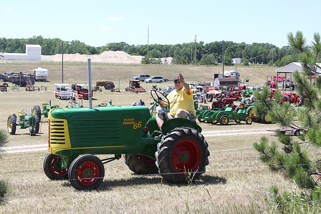 Tractor Club hosts antique tractor show