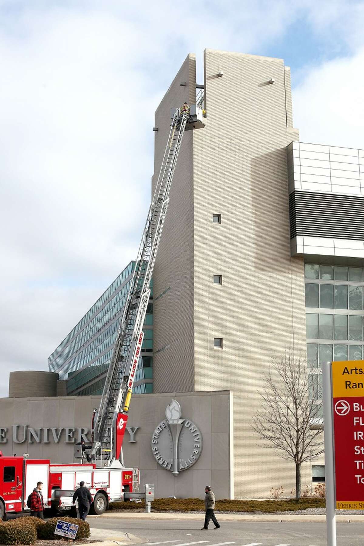 Ferris worker rescued from Flite rooftop