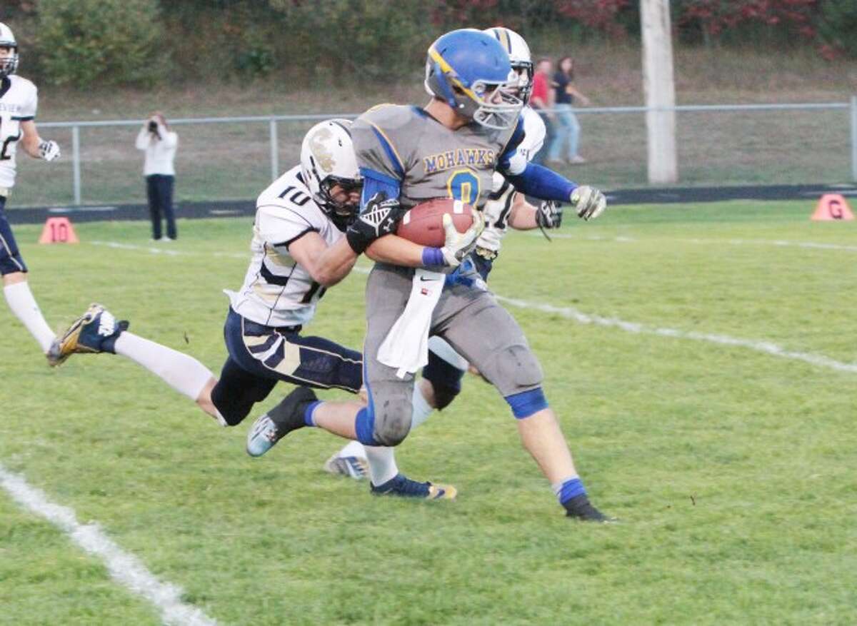 Lakeview Wildcats pounce on Mohawks in CSAA football action