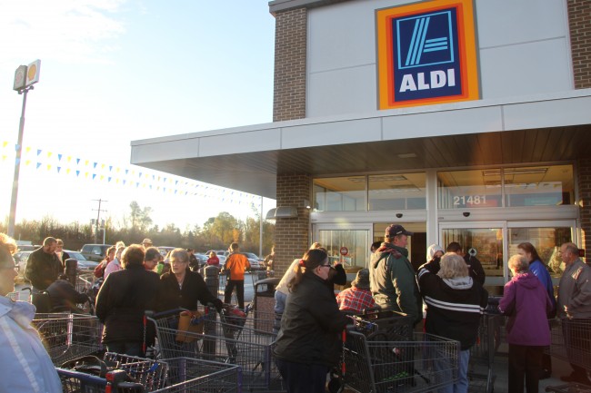 ALDI opens to a large crowd