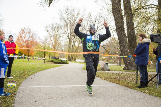 Skeleton Skurry raises funds for United Way