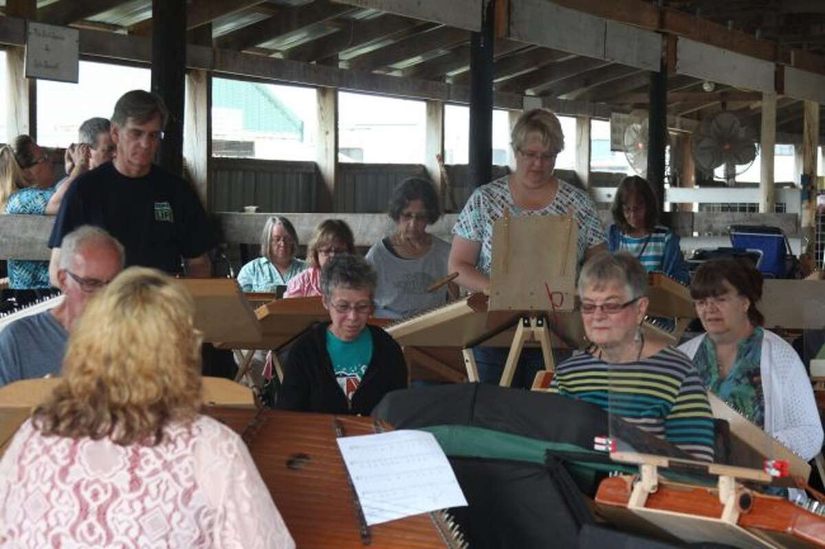 Dulcimer players, musicians descend upon Evart