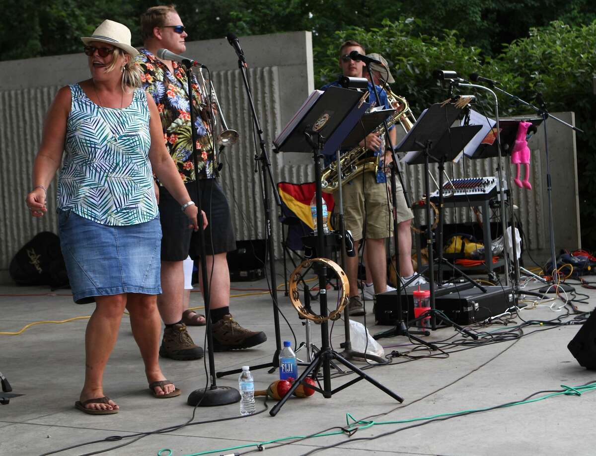 Key West Permafrost Blues Band gets audience dancing at free concert