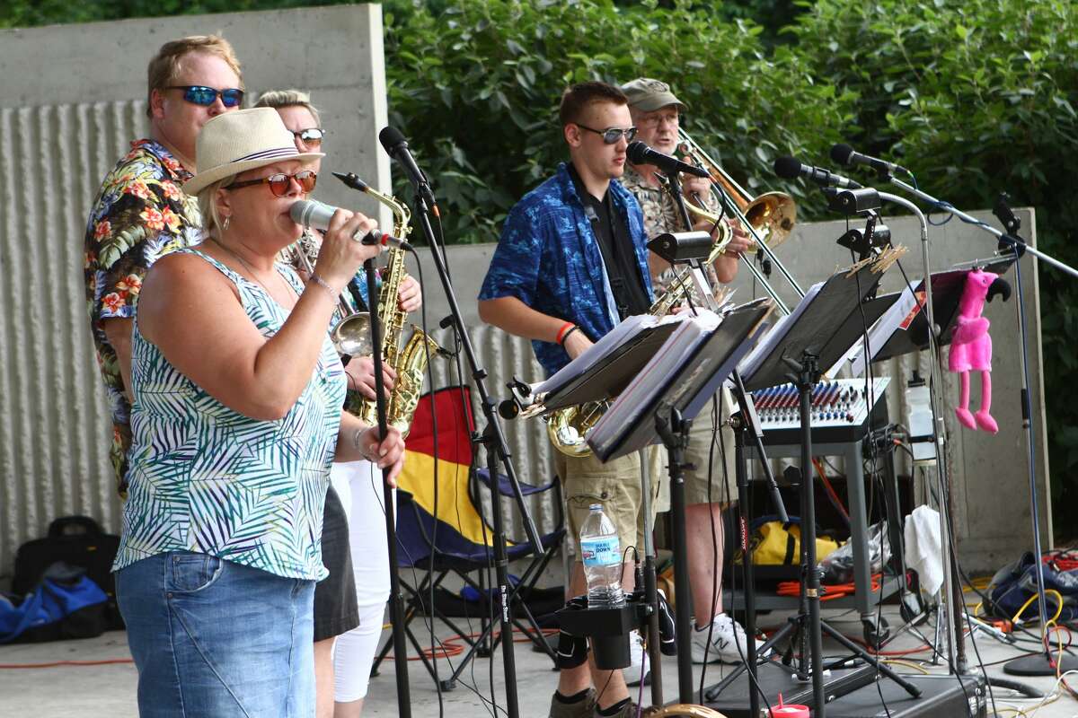 Key West Permafrost Blues Band gets audience dancing at free concert