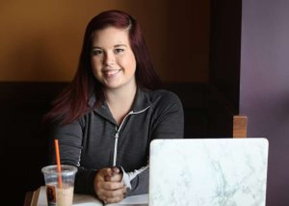 WHAT ARE YOU READING? Kelly Hodges