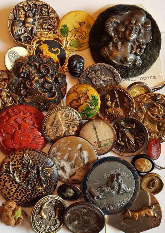 Kids can make button collages at Monroe library