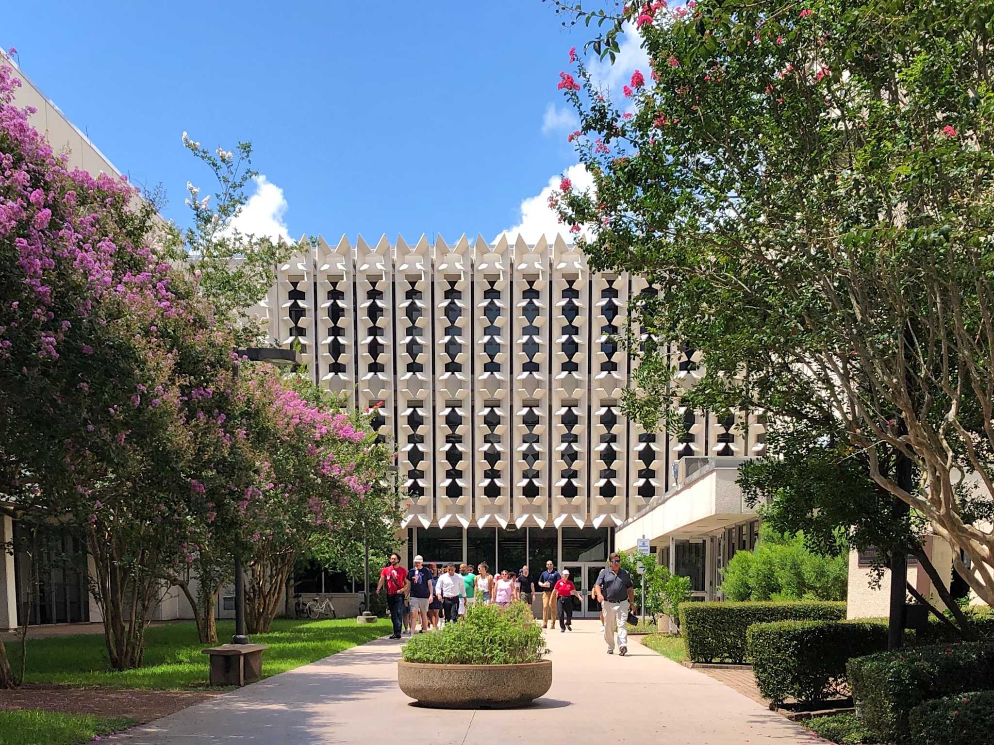 Texas design fans help crowdsource midcentury modern architecture, style