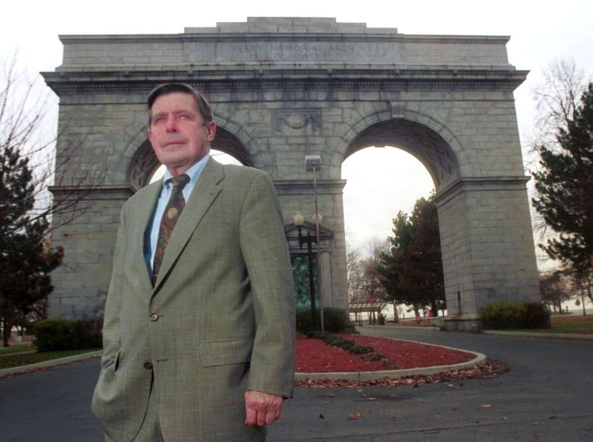 Disgraced politicians look to restore their standing