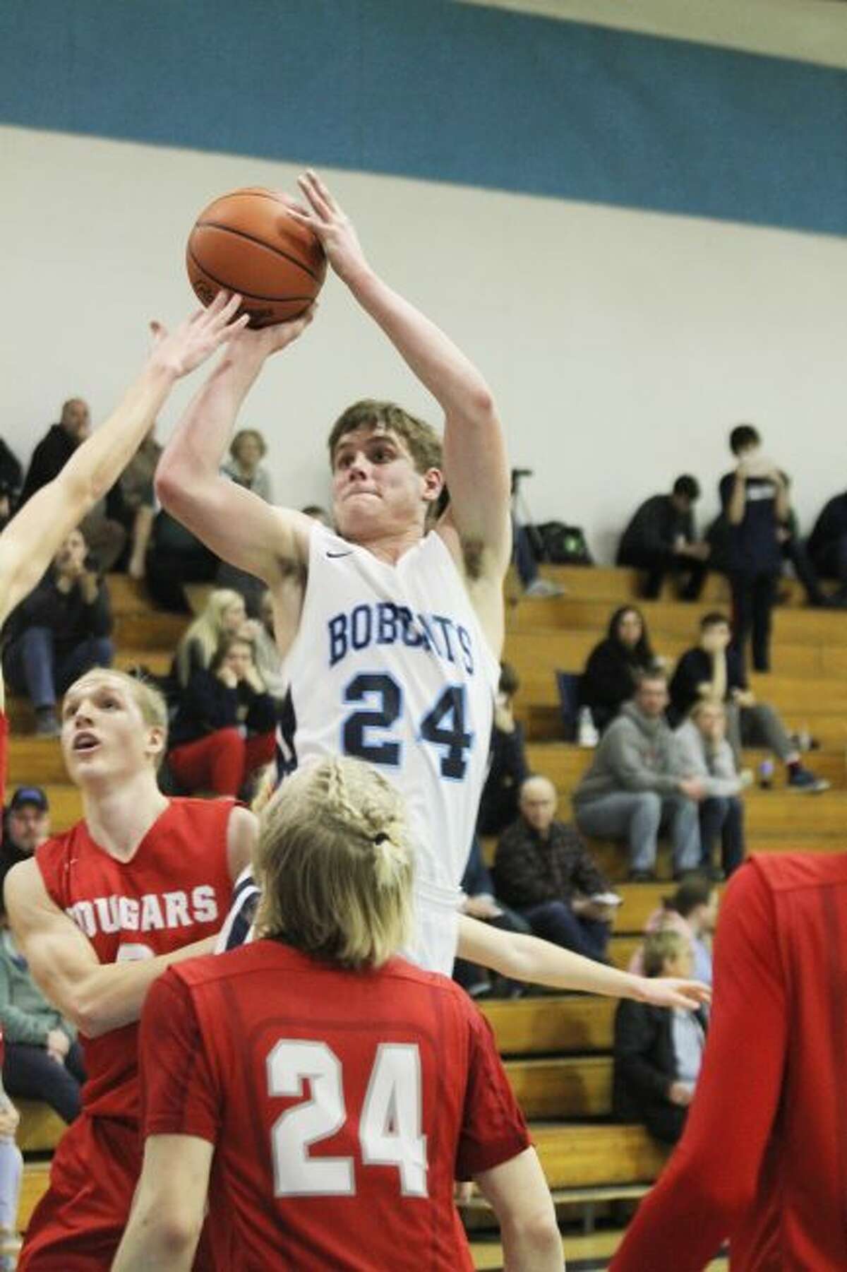 Bobcats can’t keep pace with league-leading Cougars