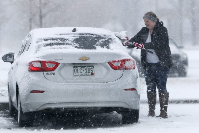 'Epic' storm brings blizzard, rain, tornado threat to mid-US