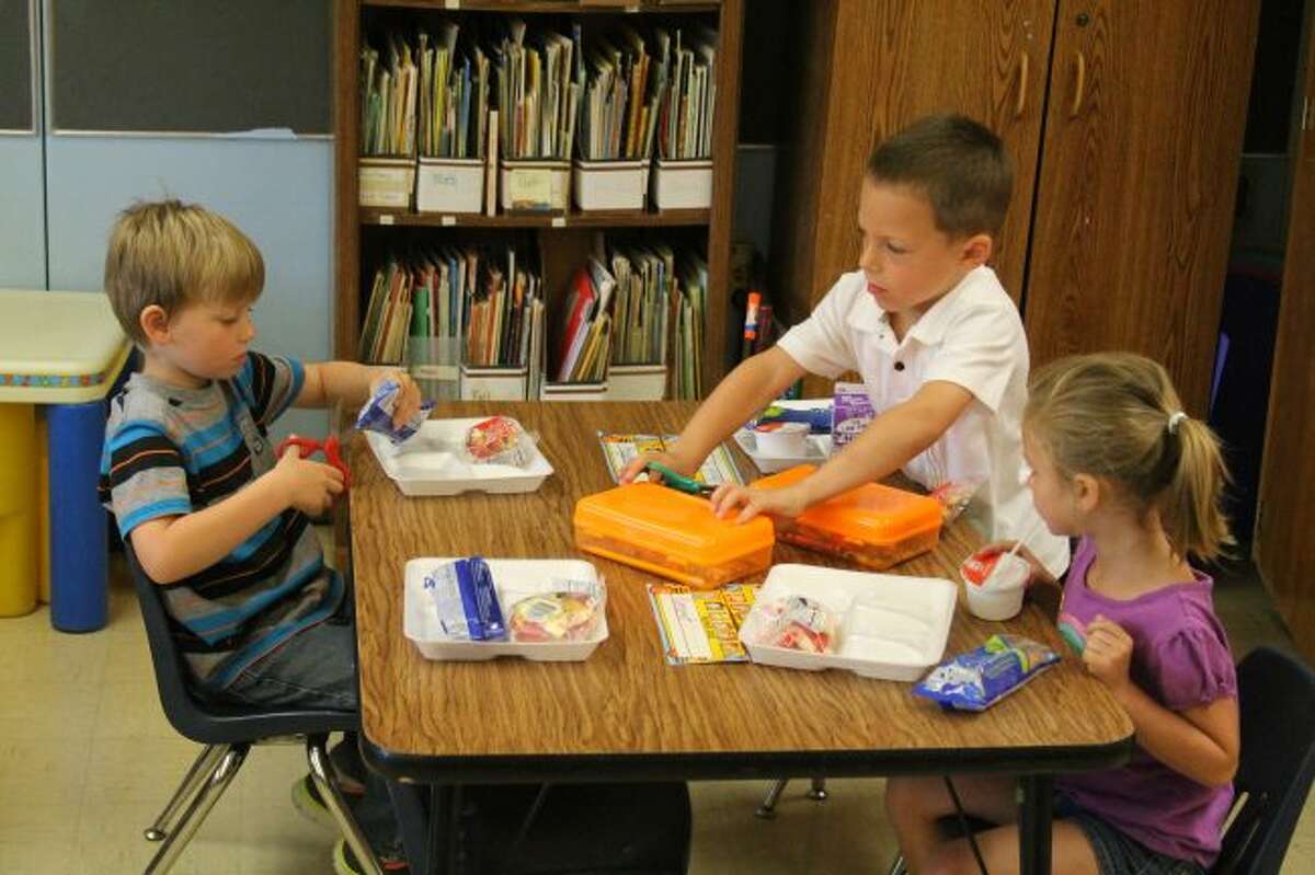 KND, MAPS to serve universal free breakfast in classroom