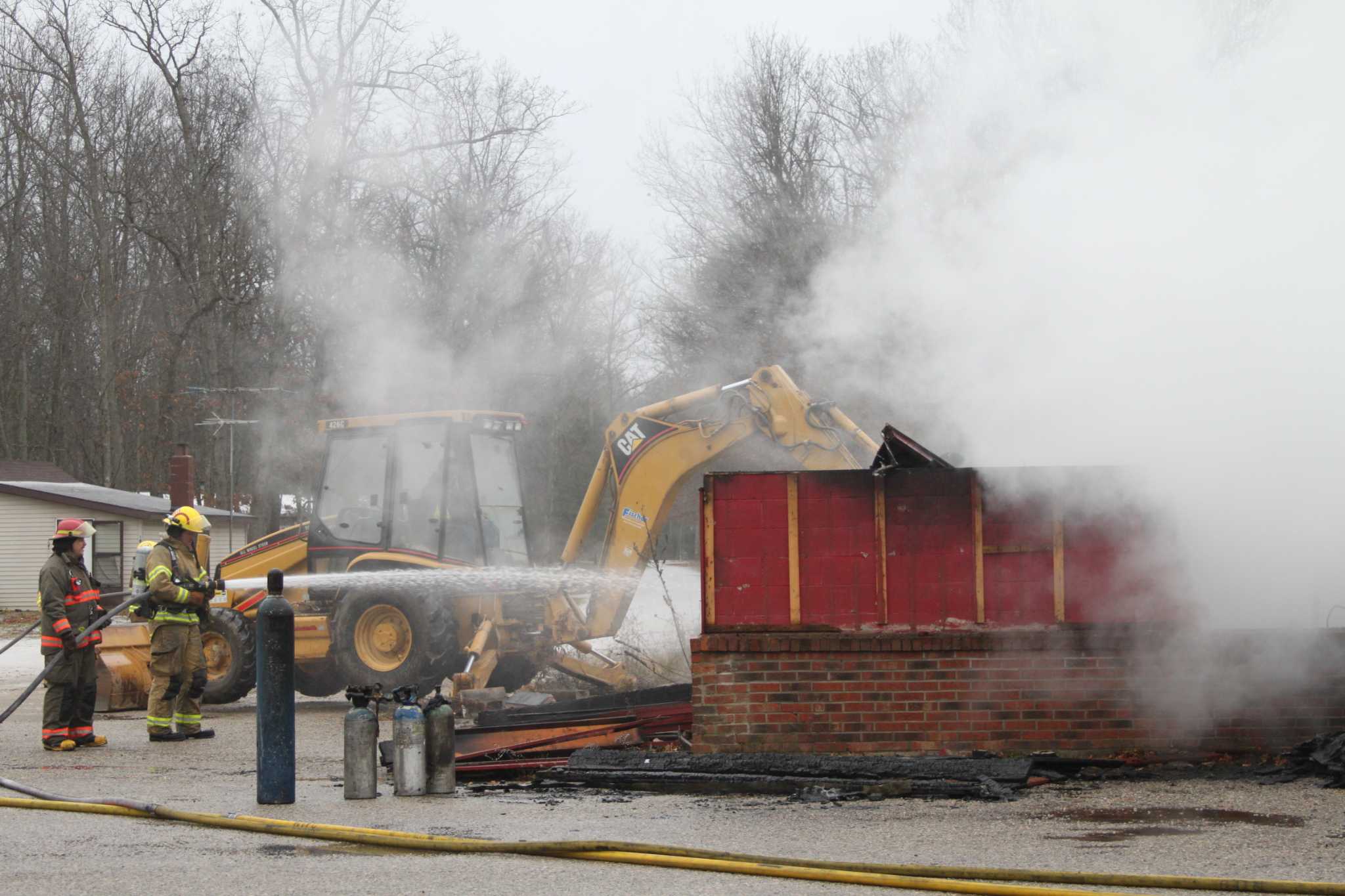 Abandoned Deer Horn Inn of Wellston destroyed in fire