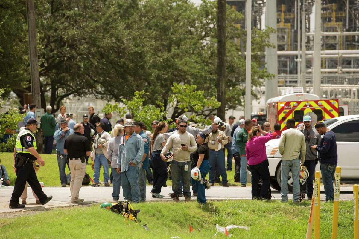 Explosion, fire at Exxon Mobil Baytown plant injures 37