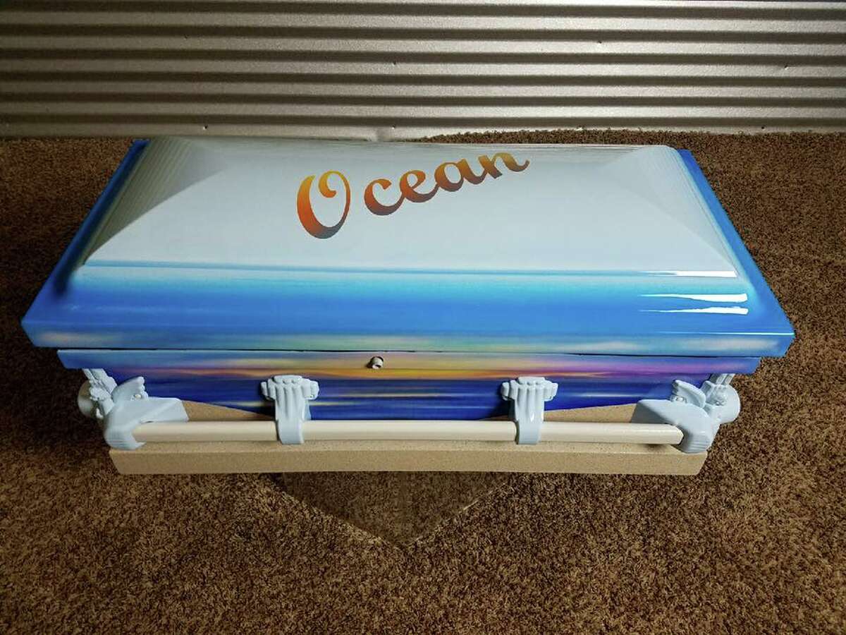 Texas man makes custom funeral caskets