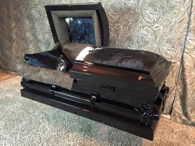 Texas man makes custom funeral caskets