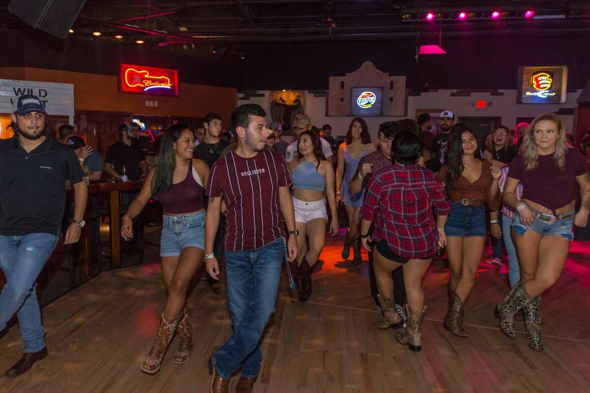 It was a 'wild' night at a San Antonio country bar during a Daisy Dukes ...