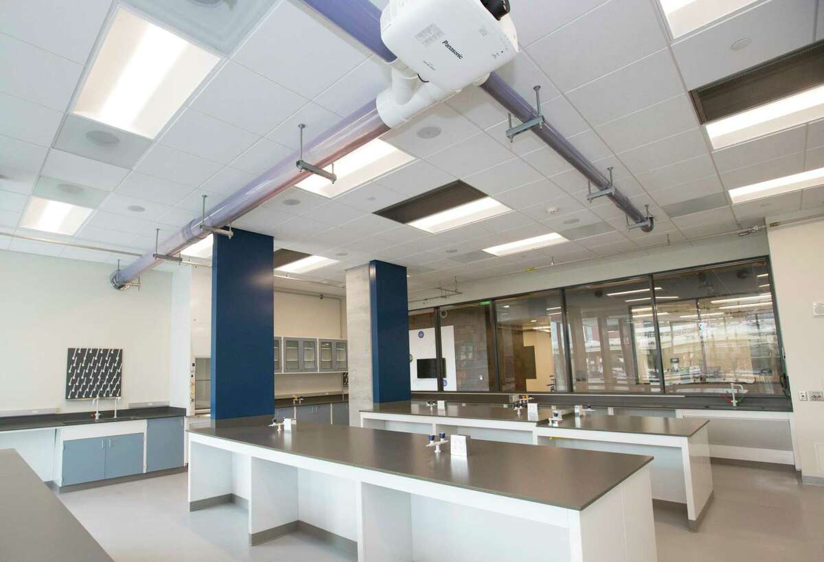 UHD to debut science, technology college building this fall