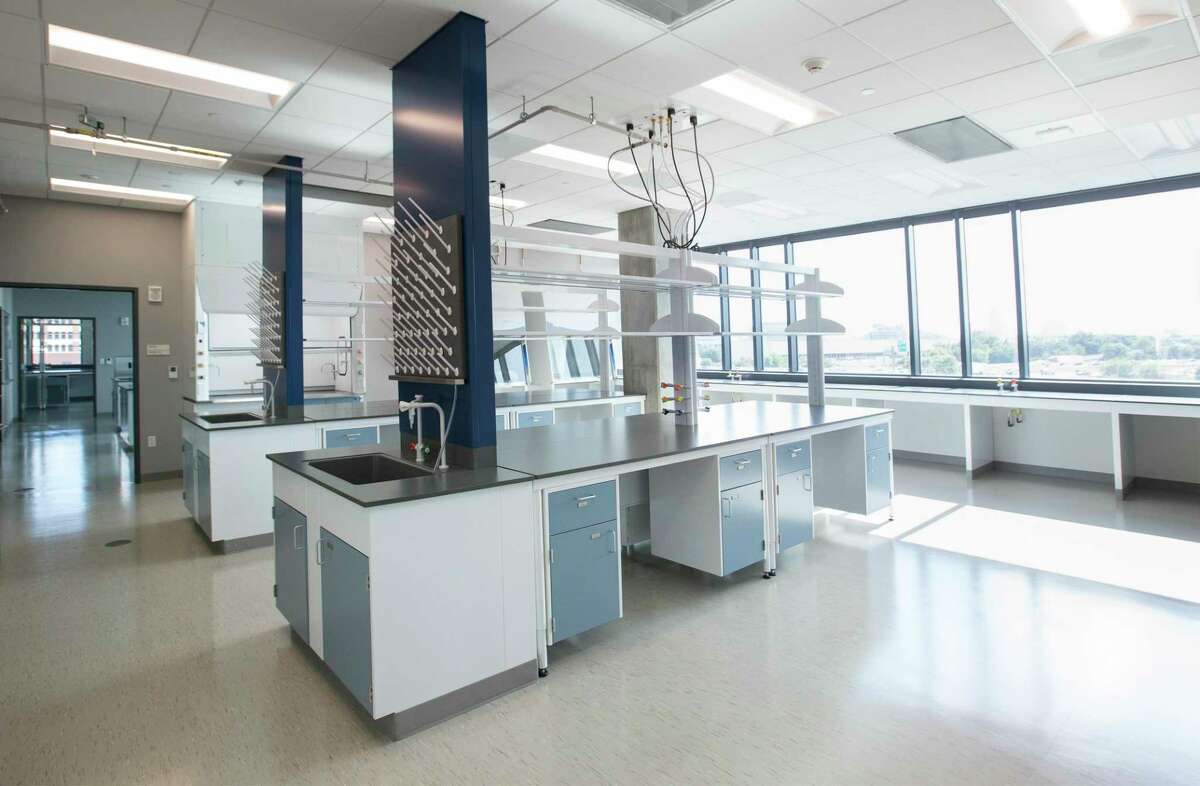 UHD to debut science, technology college building this fall