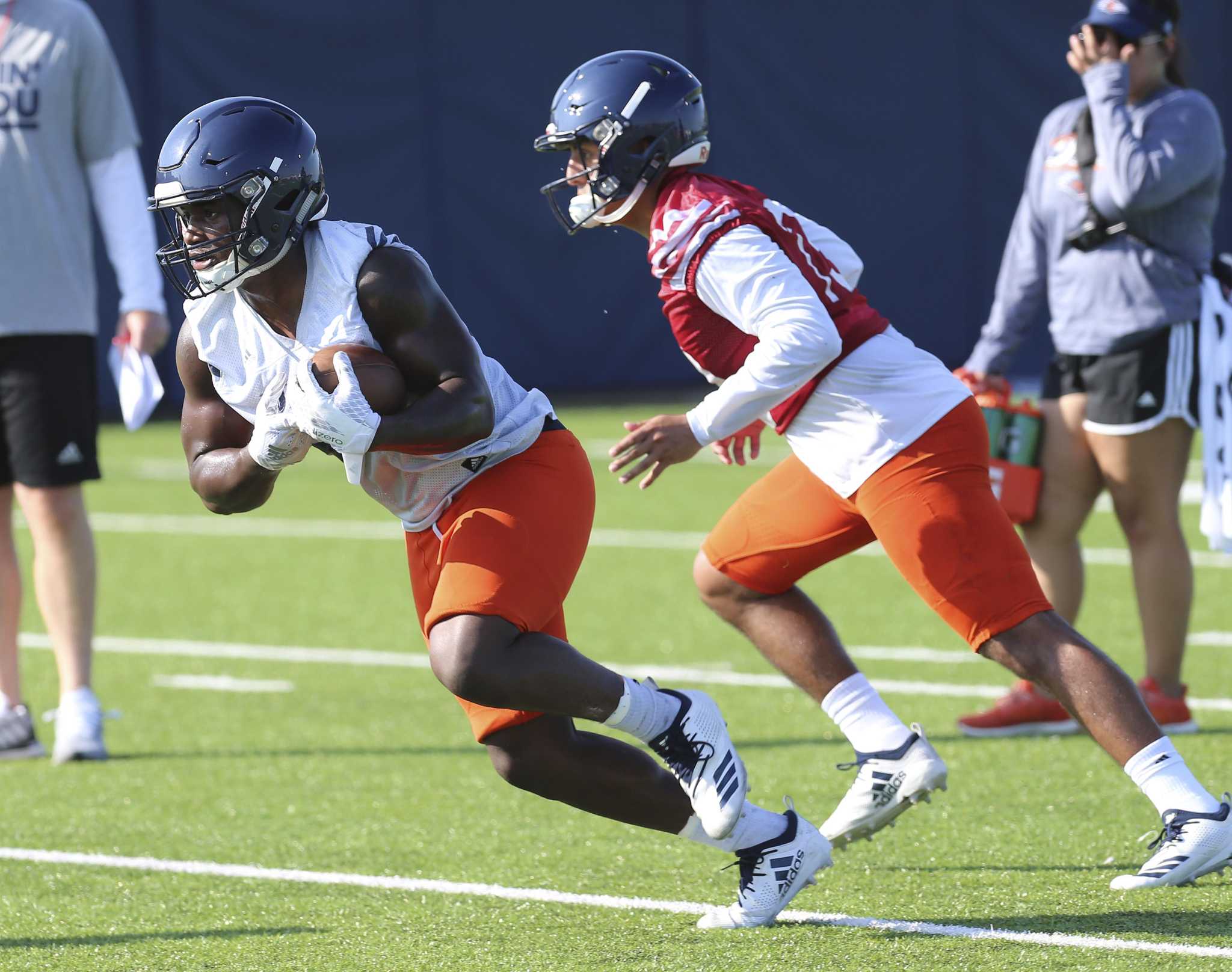 UTSA offensive line building off continuity as fall practice opens
