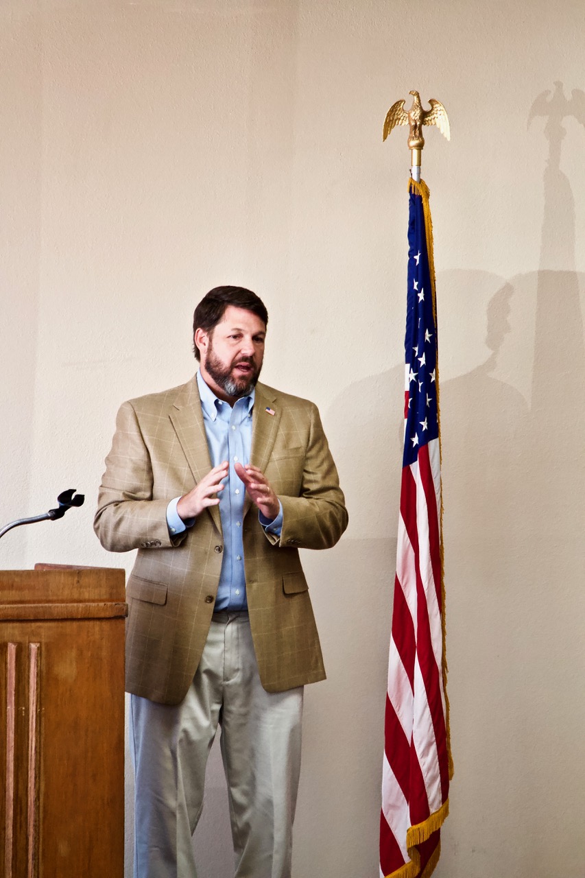 Arrington visits area