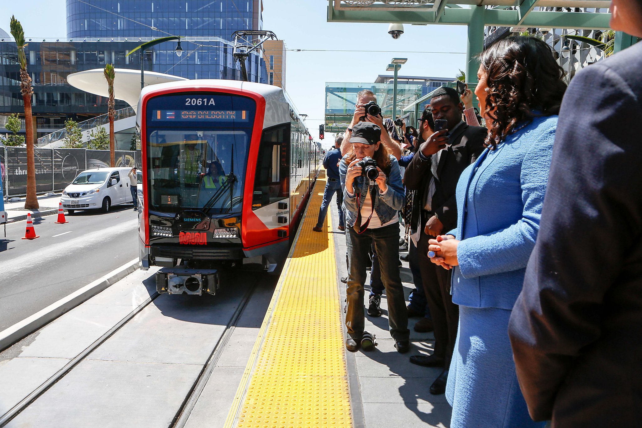 Muni prepares for big crowds with expanded platform near Chase Center
