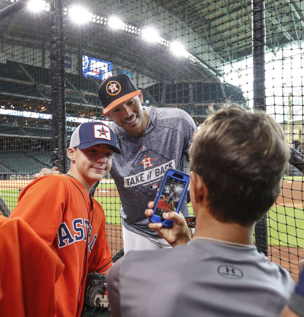 Astros rout Rockies, pick up Zack Greinke in his debut