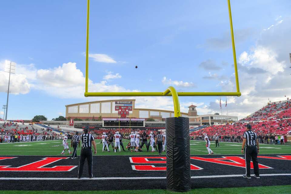 Texas college football stadiums that serve alcohol