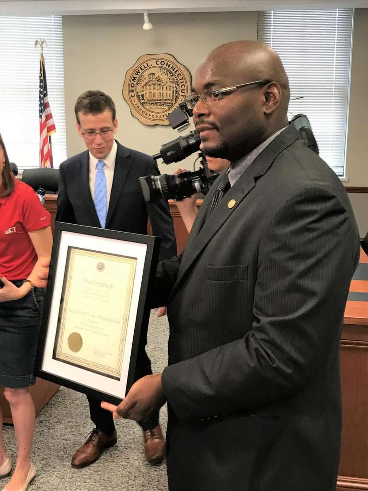 Honor awarded to Cromwell man who helped save the life of a police officer