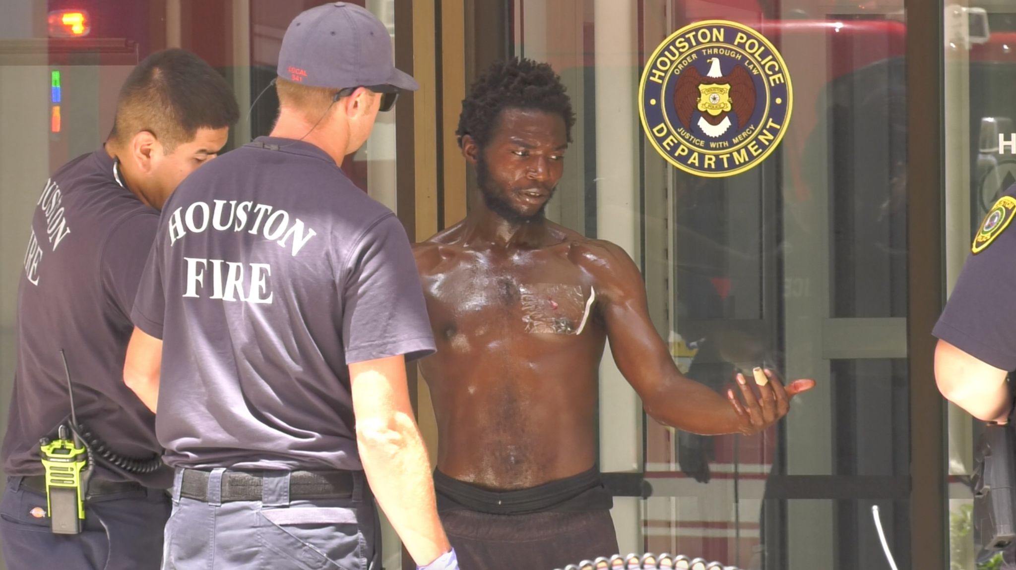 Stabbing victim stumbles into Houston police downtown headquarters for help