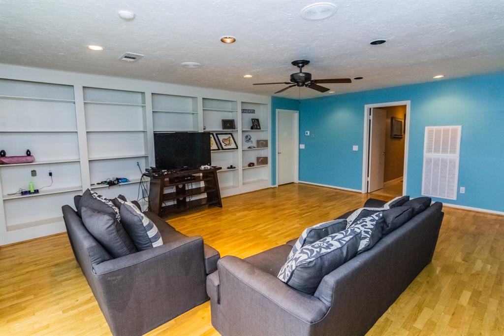 Oilers legend Earl Campbell's former Houston-area home has been sold ...