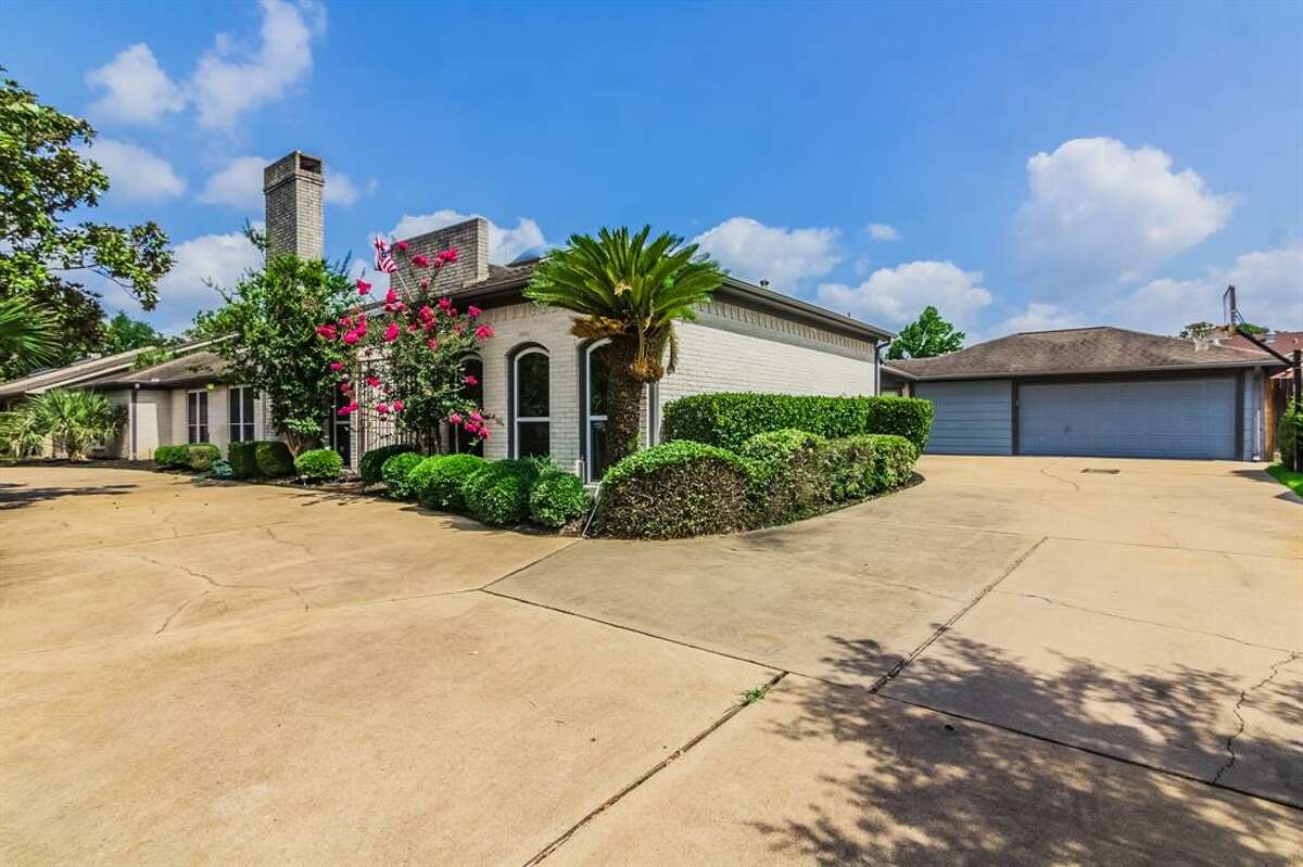 Oilers legend Earl Campbell's former Houston-area home has been sold ...