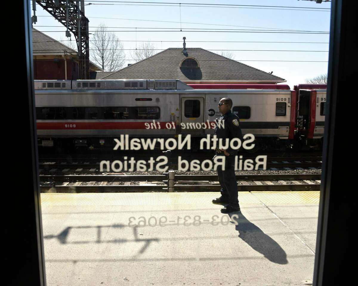 Passengers frustrated by Metro-North response to delays