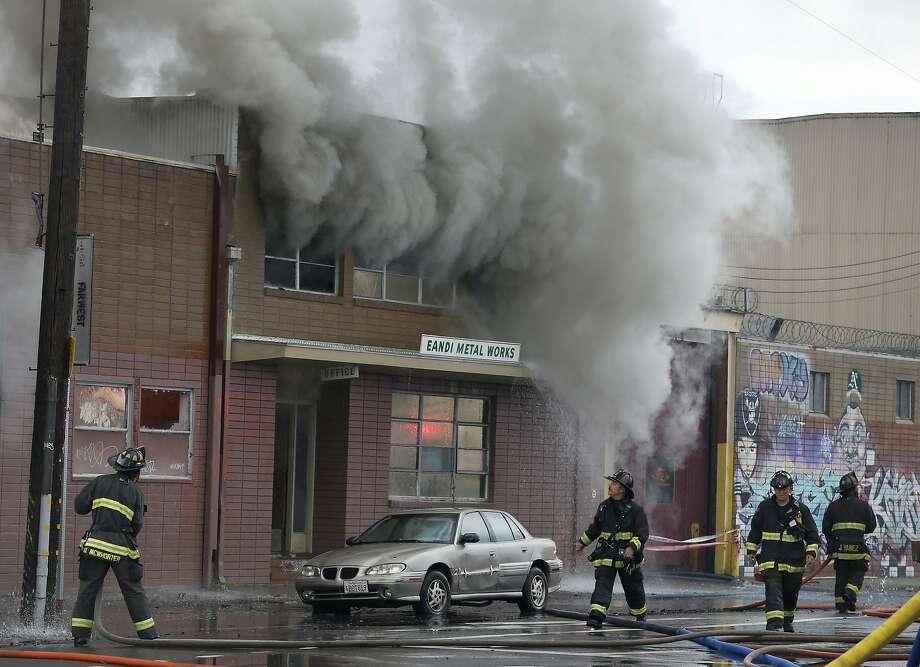 Artist, maker studios burn in Oakland warehouse fire - SFGate