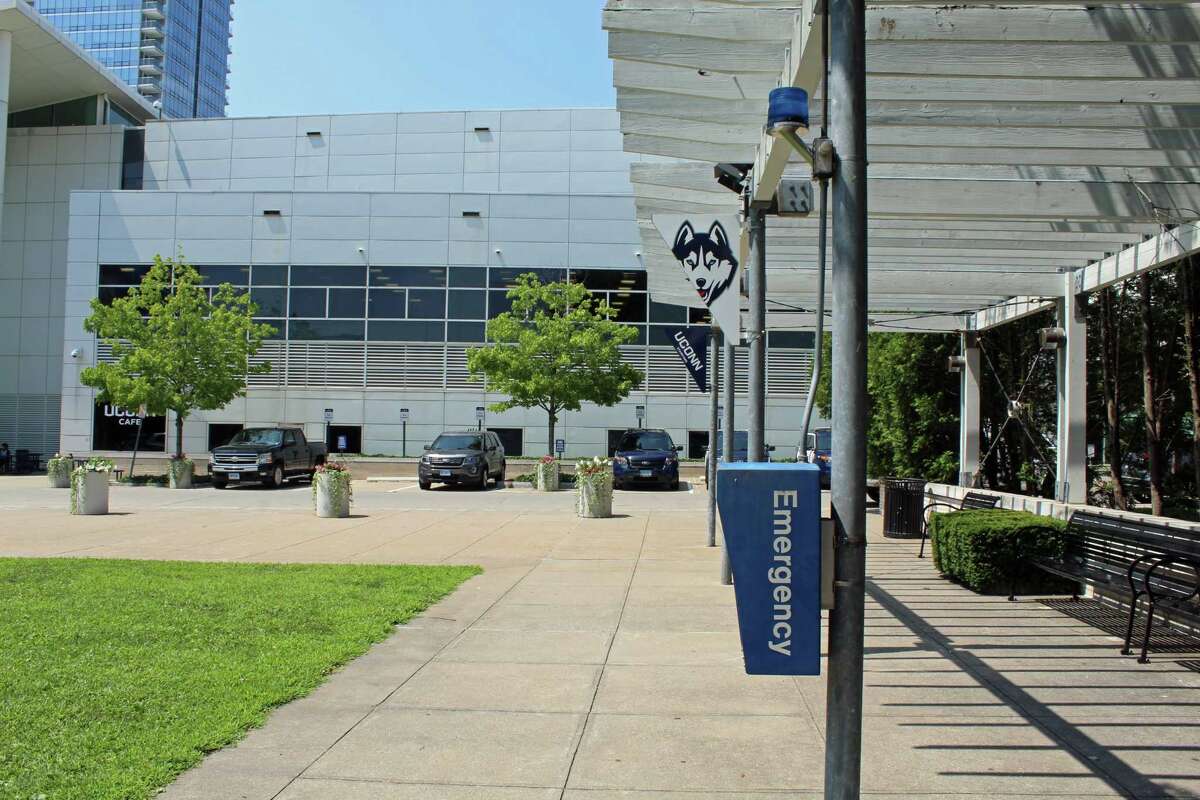 Stamford installs emergency tower by Mill River Park