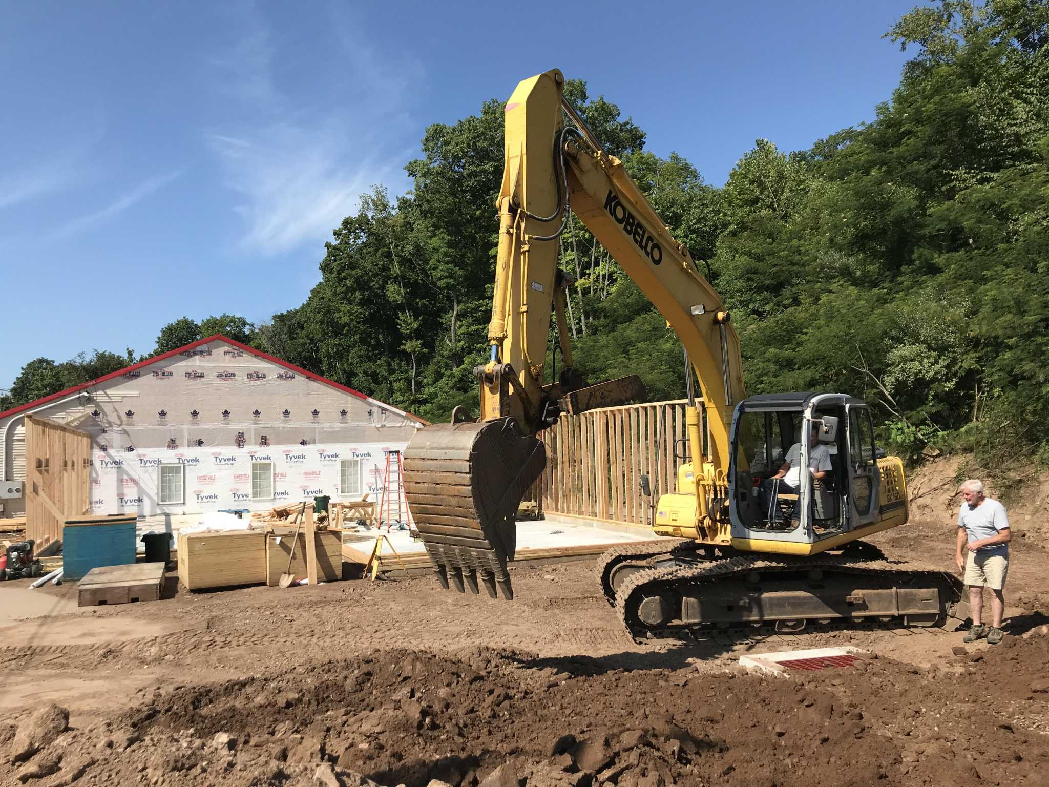 Bysiewicz tours Portland companies