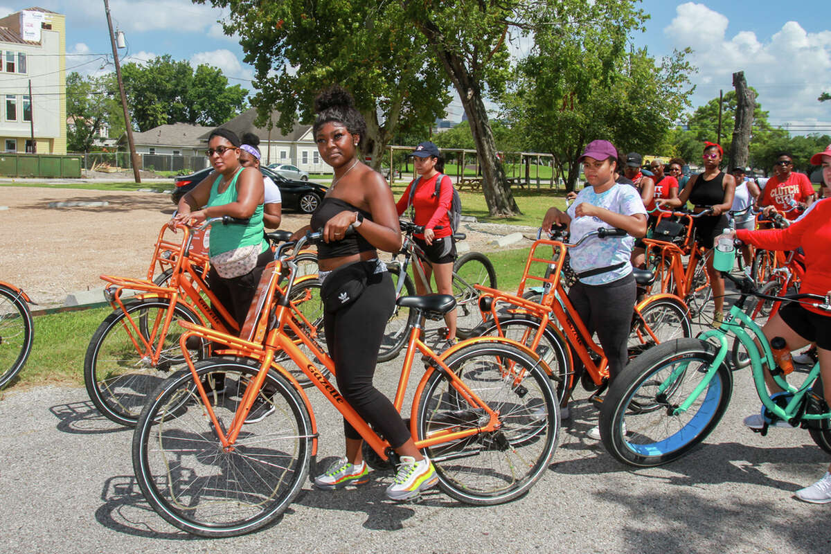 Beyoncé fans tour Houston's hottest spots on the ultimate brunch and ...