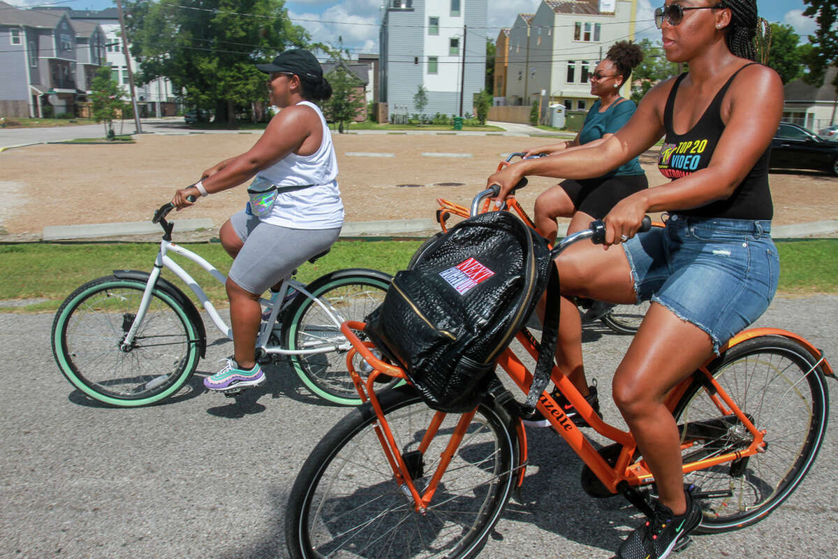 Beyoncé fans tour Houston's hottest spots on the ultimate brunch and ...