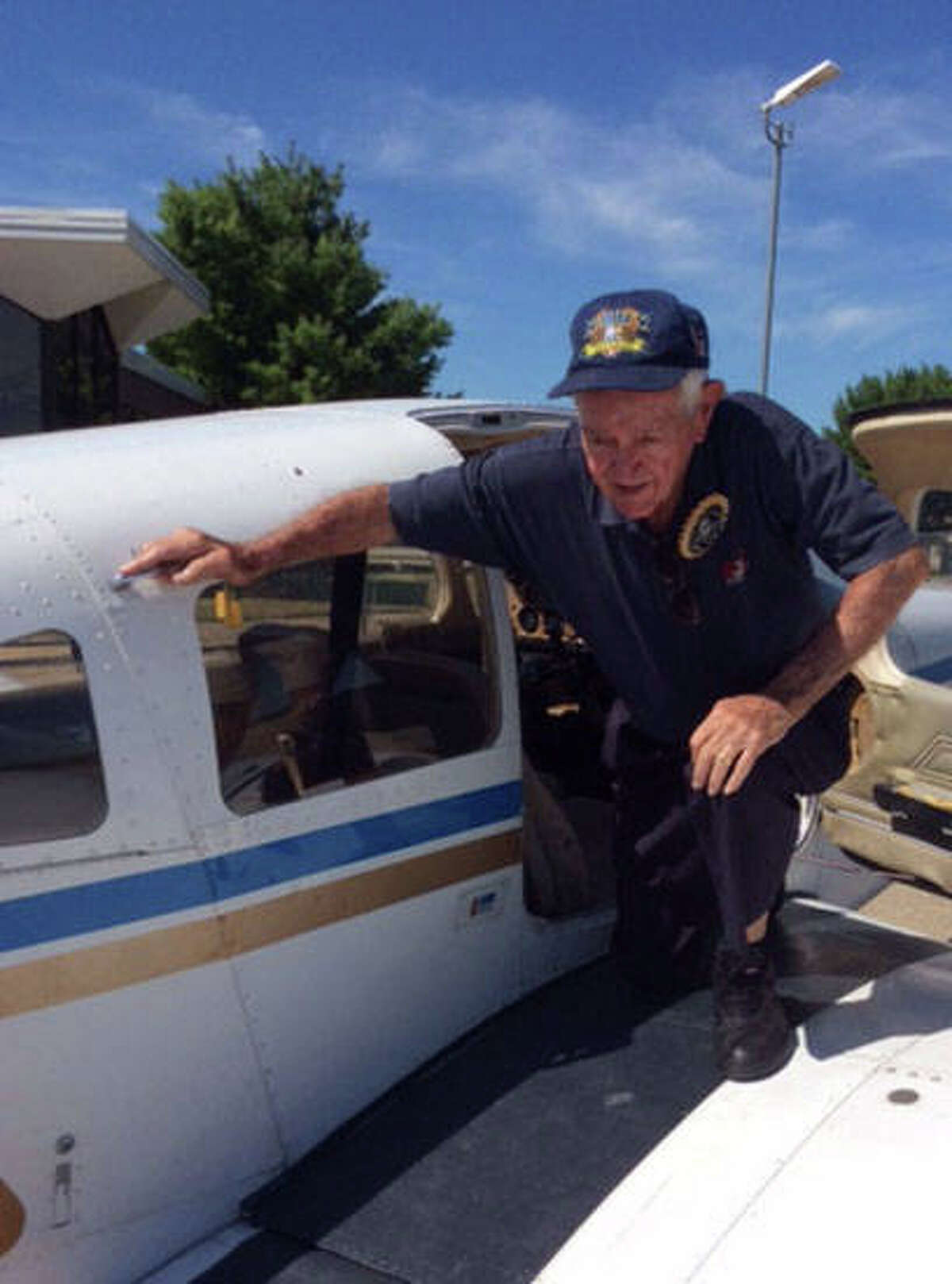 Retired Navy pilot keeps on flying