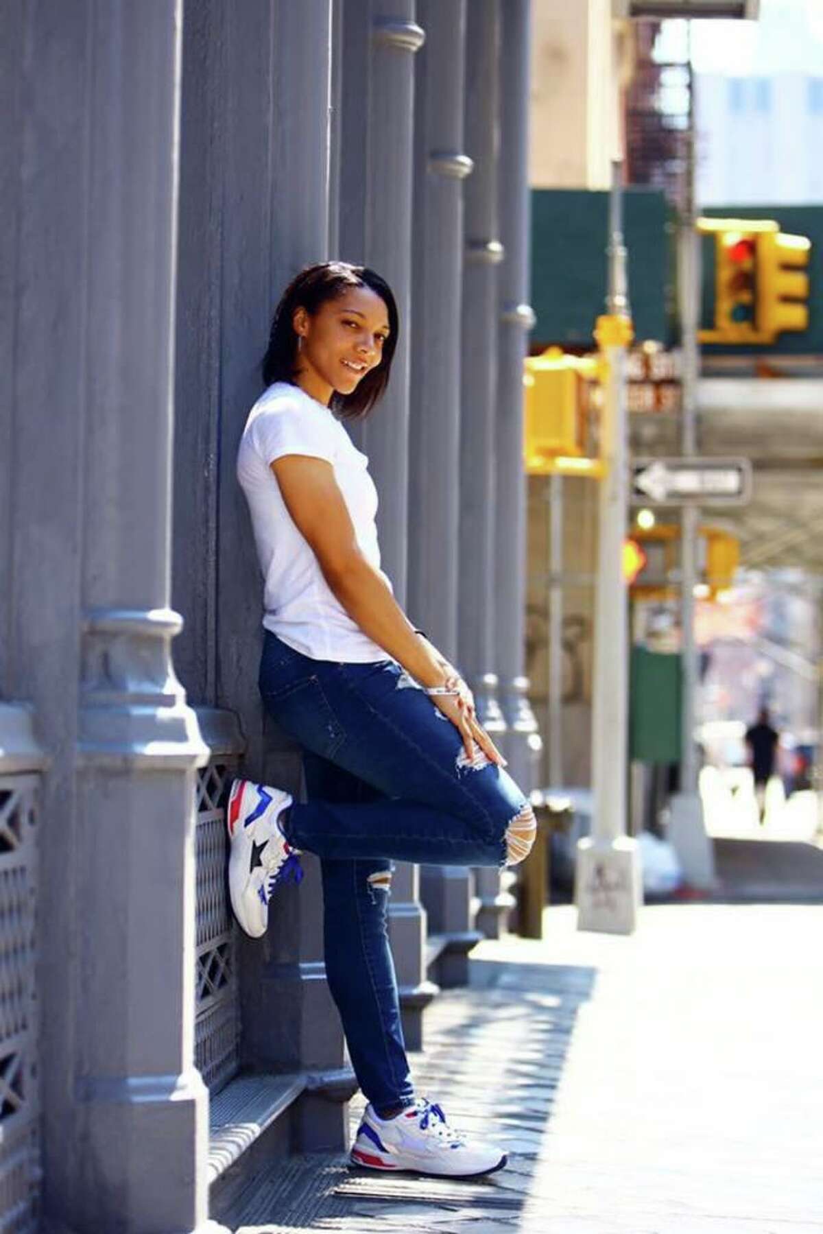 Globetrotter La’Keisha Sutton coming to Middletown to ‘Ball Like A Girl’