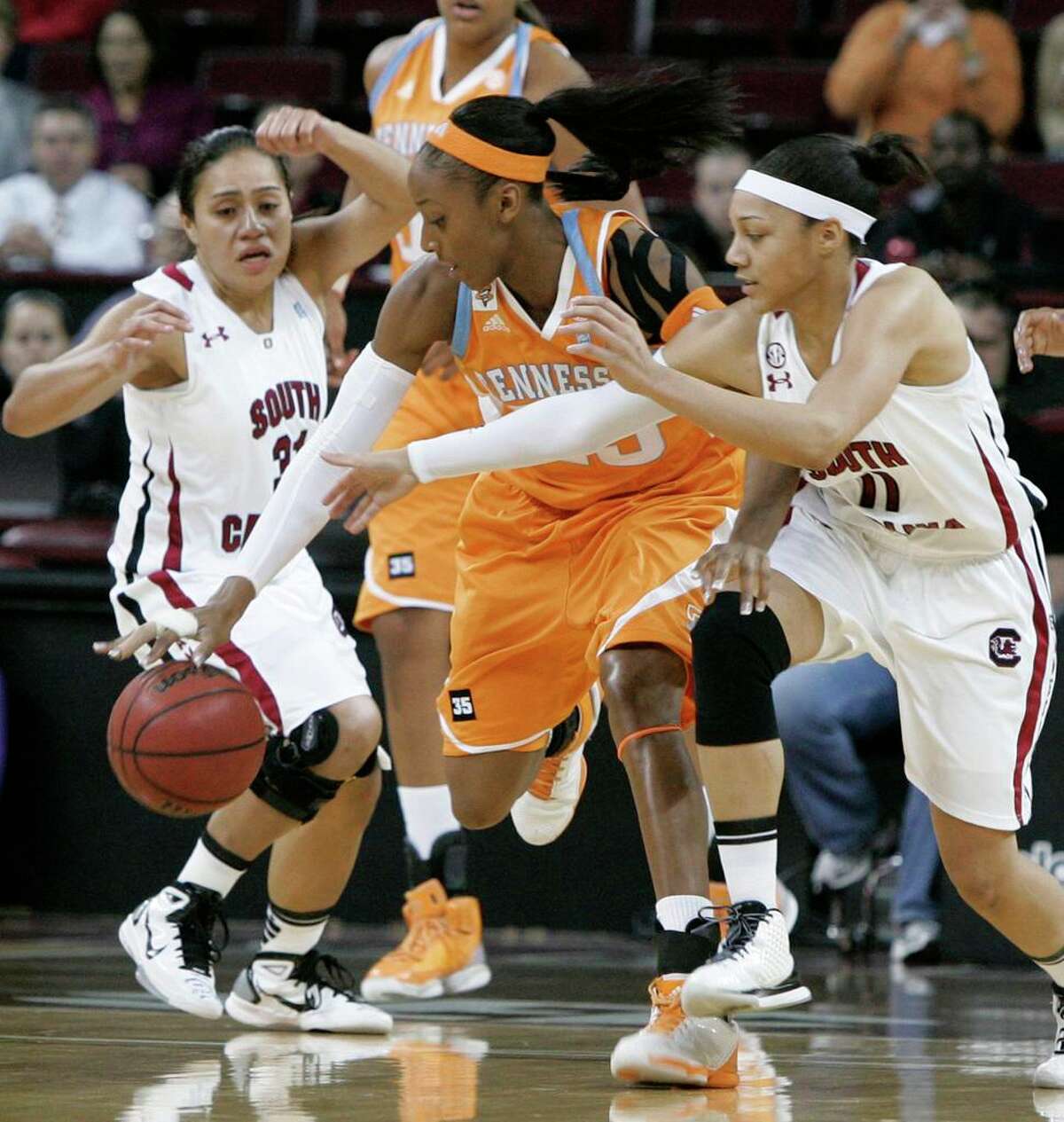 Globetrotter La’Keisha Sutton coming to Middletown to ‘Ball Like A Girl’